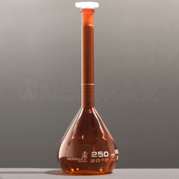 Volumetric flask.amber. white print. plastic stopper Normax 14/23 cl-A ...